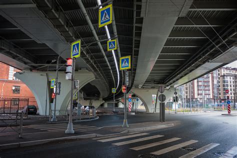 무료 이미지 이미지들 수송 허브 대중 교통 도로 대칭 도시 지역 시티 중심지 기차역 보행자 창문 차량 혼합 사용 강철 노면 지하철 역 거리