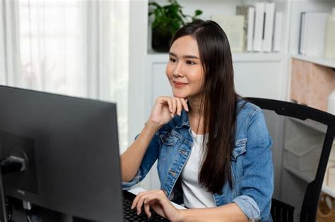 Premium Photo Working Young Beautiful Asian Creative Manager Focusing