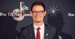 Monsieur Prof Biographie Vie Privée Et Actualités Cosmopolitan Fr