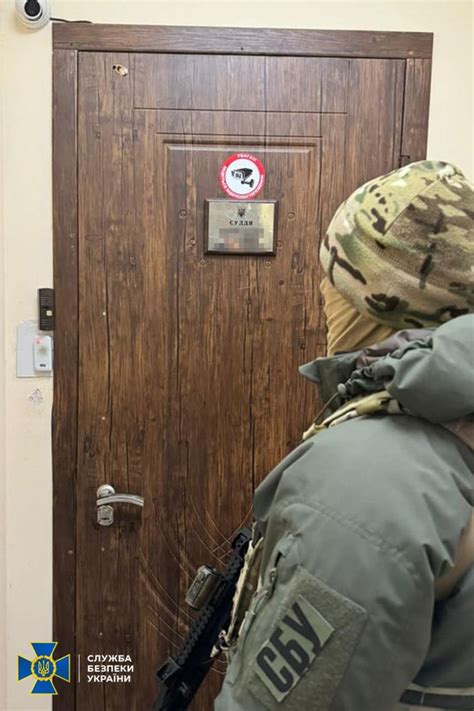 Викрили суддю який допомагав ухилянтам виїжджати за кордон за хабарі Вечірній Київ