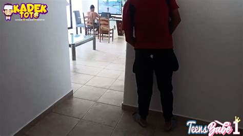 Saat Suamiku Bermain Ayah Tiriku Meniduriku Dengan Keras Di Sudut Ruang Tamu Dia Meninggalkan