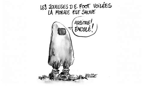 Nudité, voile et... football