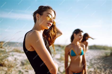 Premium Photo Three Beautiful Girls On The Beach At Sunset Vacation