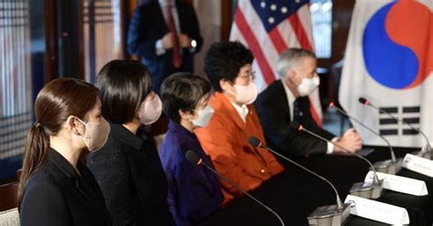 카멀라 해리스 부통령 발언 듣는 여성 리더들