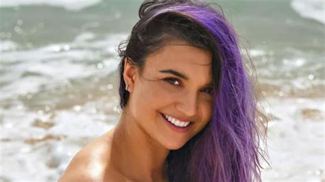 8 Gorgeous Photos From Brenna Huckabys Historic Si Swimsuit Photoshoot