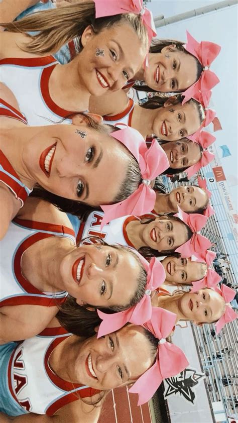 Pin By Kieran Johnson On Bead Weaving Patterns Cap And Gown Photos