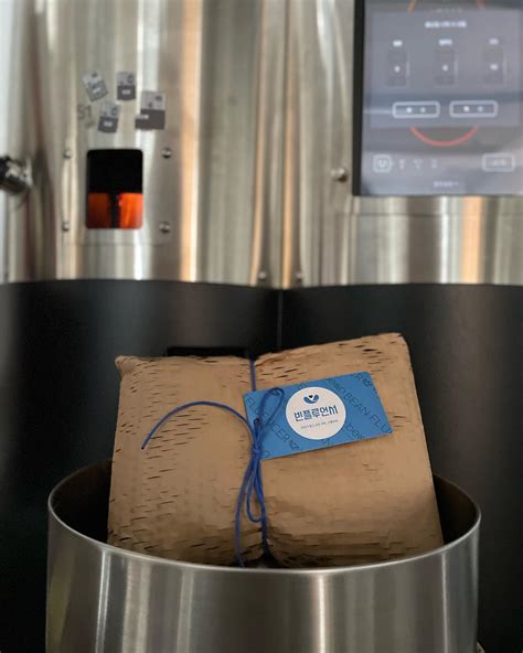 The쑤달company 더블유빈 빈플루언서 울 귀여운 로스터 새로들어왔는데 매일 쉴틈 없이 샘플로스팅 한다🔥 지가 볶이는건지 지가 볶고 있는건지도 모르고그냥