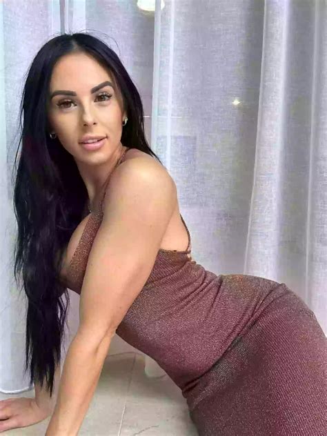 Prison Officer Who Turned To Onlyfans Reveals Strict Measures She Takes
