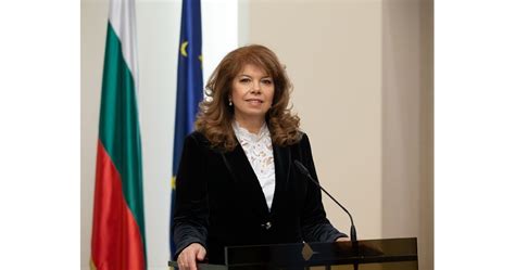 Илияна Йотова открива в Лисабон форум на българските неделни училища в чужбина