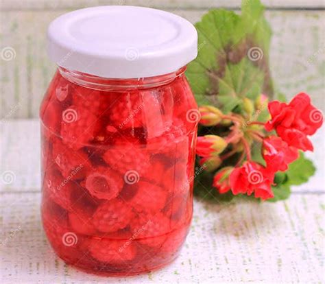 Sylt Av Min Mormor I En Glasburk Med Hallonsylt Fotografering För