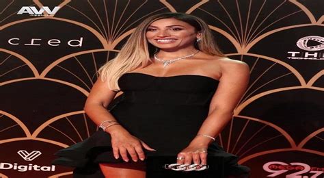 دينا الشربيني تأكل الفيسخ بالجوانتي والجمهور يعلق فيديو مصراوى