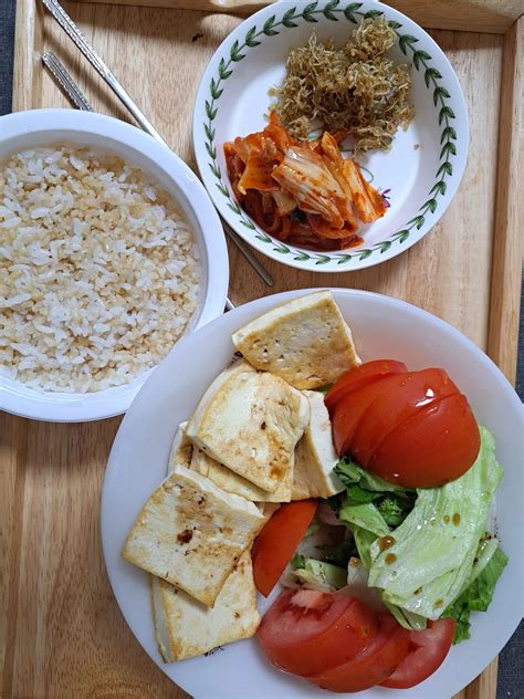 지금까지 잘못 알고 있었던 체중감량의 8가지 잘못된 진실 1 탄수화물은 살을 찌운다 2 체중 감소 체지방 감소 3