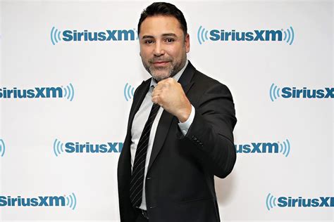 Oscar De La Hoya Announces Boxing Comeback