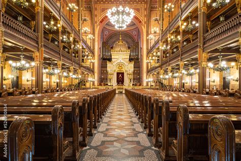 Budapest Hungary Inside Of The Dohany Street Synagogue This Is An Jewish Memorial Center Also Budapest Hungary Inside Of The Dohany Street Synagogue This Is An Jewish Memorial Center Also