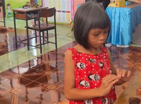 อัลบั้มภาพ ครูให้นักเรียนแต่งตัวแบบฟรีสไตล์ ตามที่ตัวเองต้องการ งานนี้ทำครูกลั้นขำไม่ไหว