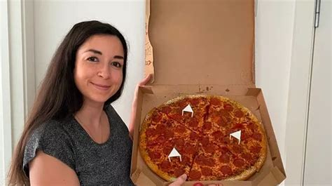 'I tried Pizza Hut's biggest ever slice - it turns out size really does matter' - Mirror Online