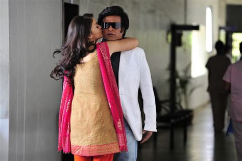 Stylish Aishwarya Rai In Endhiran Robot Pictures