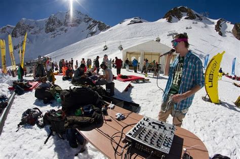 Apres Ski Party Schnee Schlagern Und Schilaufen Lebens Karneval