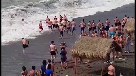 ზღვიდან 16 წლის ბიჭი გამოიყვანეს Youtube