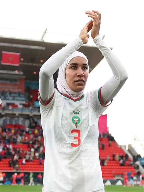 7 Potret Nouhaila Benzina Pemain Pertama Berhijab Di Piala Dunia Sepak Bola Wanita 2023