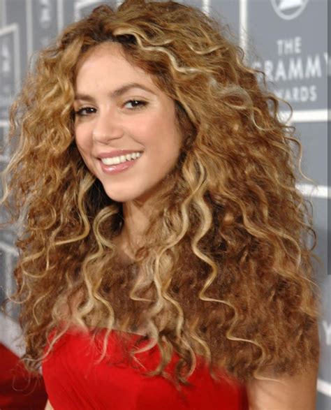 خانم‌های مو فرفری؛ این مدل موها فقط و فقط مناسب شماست چی بپوشم