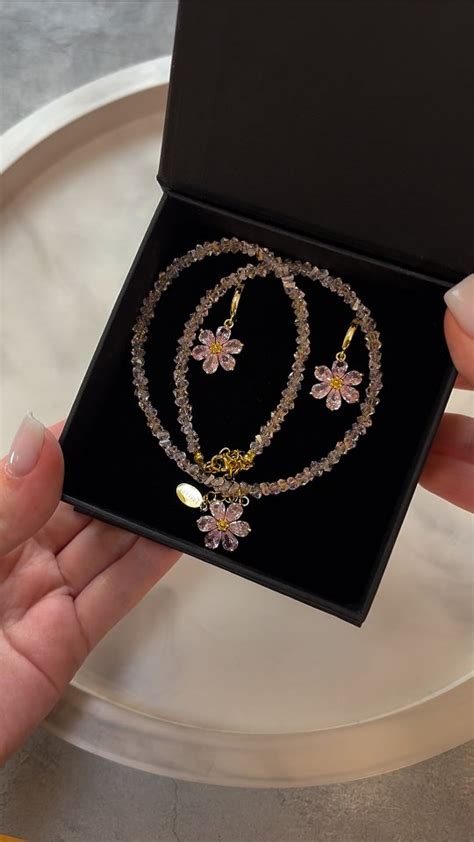 ПРИКРАСИ ️ БІЖУТЕРІЯ ️ ЧОКЕРИ ️ СЕРЕЖКИ ВЕСНЯНІ ЗНИЖКИ В Lamari 🌸 Наш ніжний весняний комплект