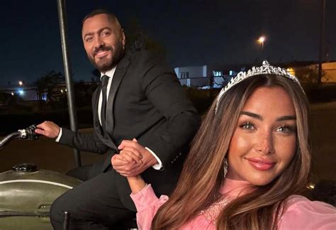 هنا الزاهد وتامر حسني رومانسية في تروسيكل