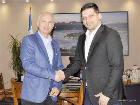 Работна средба на градоначалникот Пецаков со словачкиот амбасадор Хенрик Маркуш Ohrid1