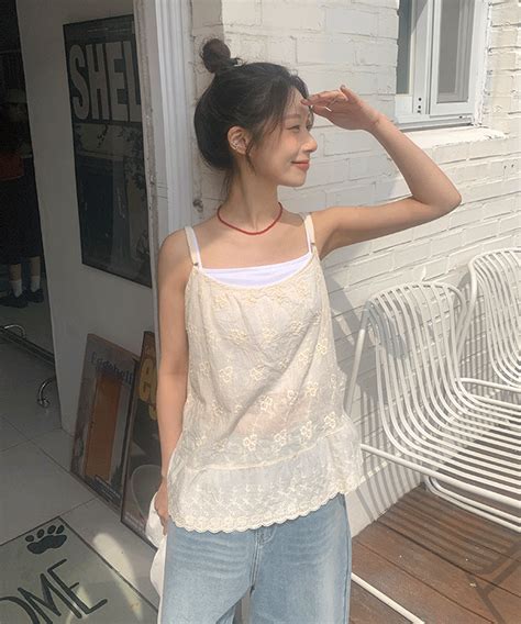 데일리쥬 무료배송 피카부 플라워 레이스 나시길이 조절가능