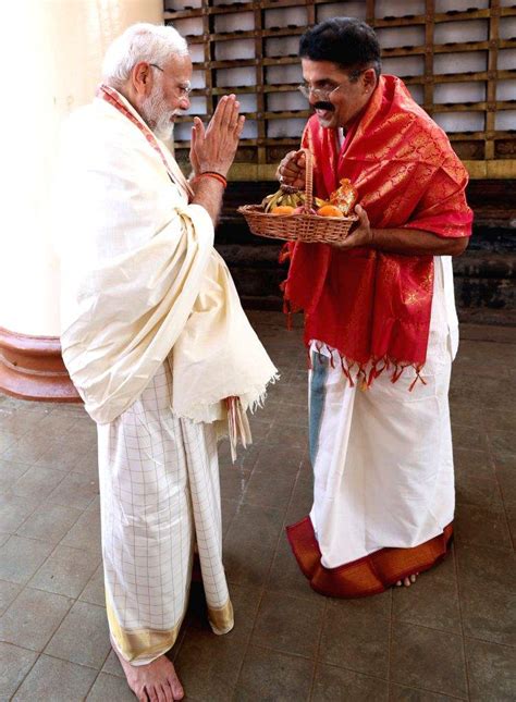 Prime Minister Narendra Modi With Artists Who Performed Malayalam Ramayan