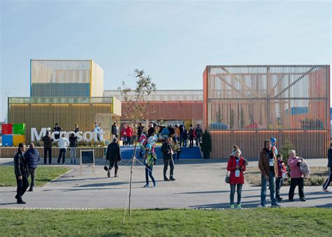 Microsoft Pavilion Takes Its Cues From The Windows 8 Interface