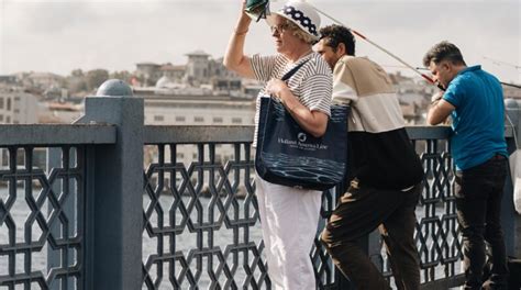 What Are The Key Differences In Flirting With Introverted Vs