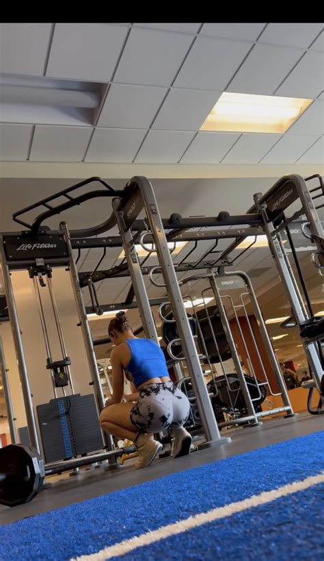Nutbuster Nerdy Babe At Gym Close Up Not Oc Short Shorts Volleyball Forum