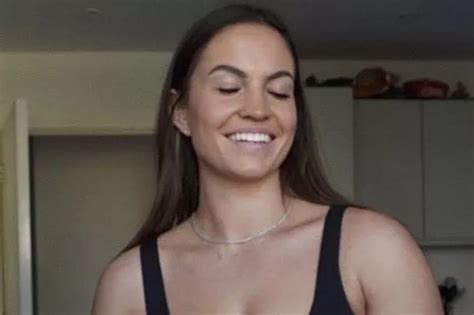 Gym Babe Pics Snaps Of Flat And Bloated Tummy To Show Instagram Is A