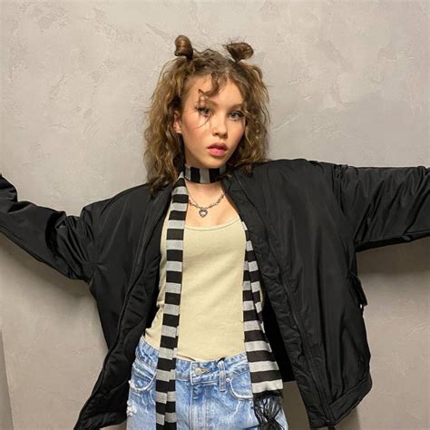 Звезда сериала «Слово пацана Кровь на асфальте Анна Пересильд показала зажигательный танец