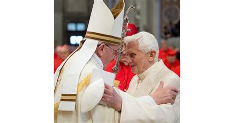 Папа Франциск Бившият папа Бенедикт е много болен