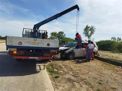 အမြန်လမ်းမကြီးတွင် ကားတစ်စီး အရှိန်လွန်ကာ လမ်းဘေးသံဘယ်ရီယာတုံးများအား ဝင်တိုက်မှုဖြစ်ပွားခဲ့ရာ