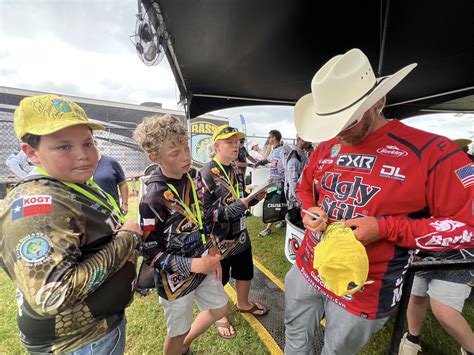 Bassmaster Event Gives Local Anglers Behind The Scenes Look At Pros