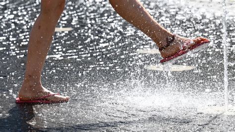 Червен код за горещини е обявен до сряда в Букурещ и още 14 окръга Новини бг