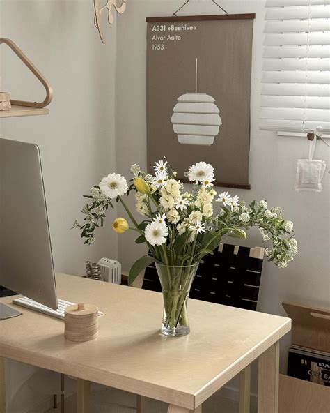 어반데이 조소현 신혼집인테리어 광고 비정형 러그는 처음🤎 늘 네모네모한 사각러그만 깔아두었는데 구름모양의 비정형 러그를 깔아두니 거실 분위기가 확 달라진