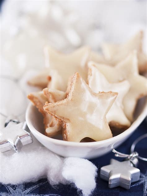 Keksi Zvjezdice S Cimetom I Bijelom čokoladom Za Božić