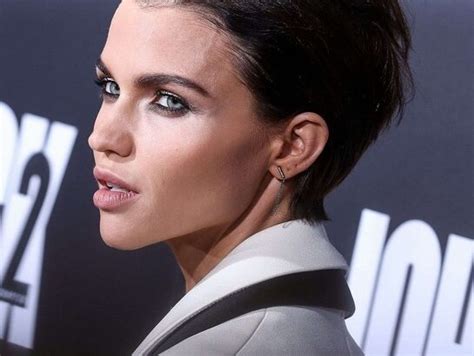 Pour Ne Pas Freiner Sa Carrière Dactrice Ruby Rose Fait Retirer Ses