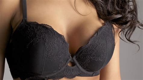 Woman With Big Boobs Face ‘discrimination Says Lead Medical