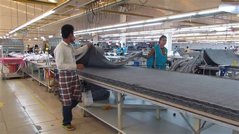 Spreading Fabric In Cutting Youtube