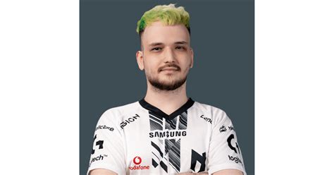 Xellow Cs2 Settings Crosshair Sensitivity And Config 2025 Launch Options Video Mouse And Hardware