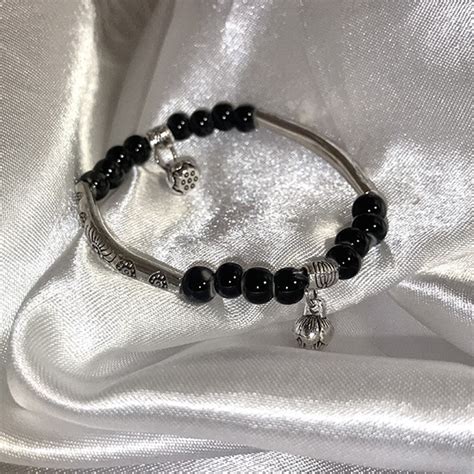 오리엔탈 블랙 실버 세라믹 비즈 연꽃 참 팔찌 에이블리
