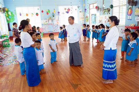 တနင်္သာရီတိုင်းဒေသကြီးလူမှုရေးရာဝန်ကြီး ထားဝယ်မူလတန်းကျောင်းရှိ ရင်သွေးငယ်များနှင့် ကလေးသူငယ်မ