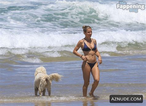 Elsa Pataky Sexy Shows Off Her Fit Physique At The Beach In Byron Bay Aznude