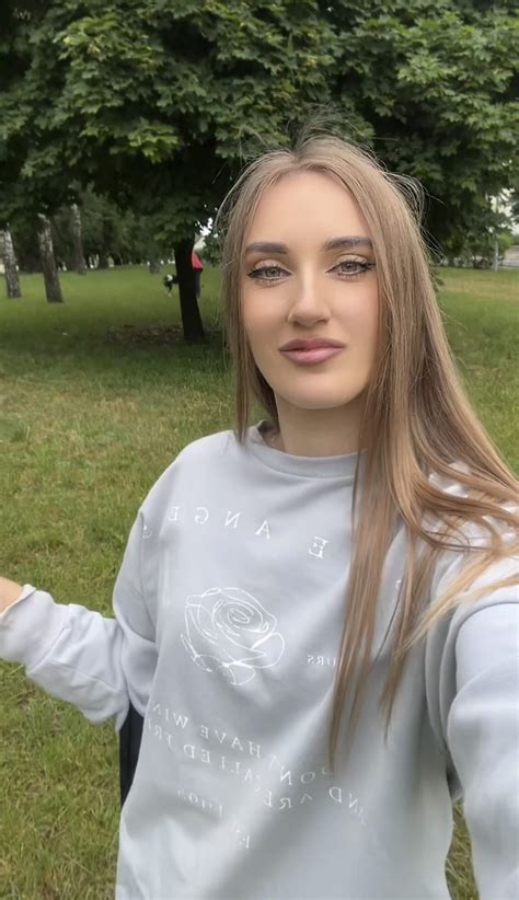 Если девушка не хочет работать это нормально 😄
