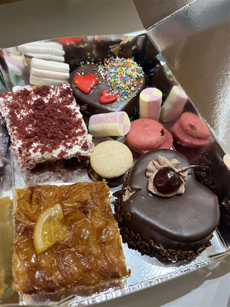 ტკბილეულები სენატორისგან Added ტკბილეულები სენატორისგან